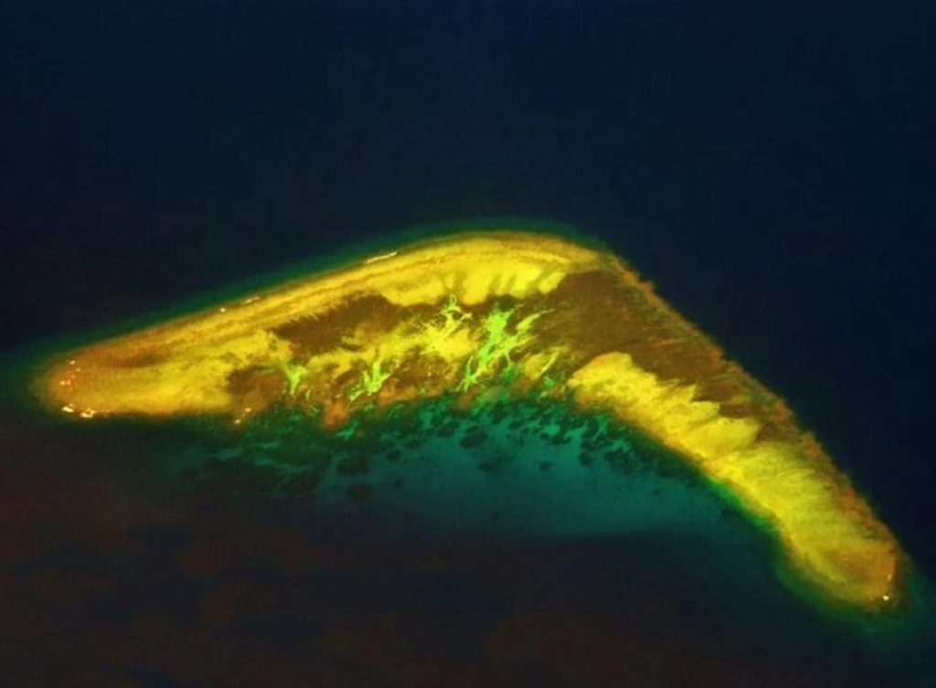 12 Cool Naturally-Shaped Islands Around the World