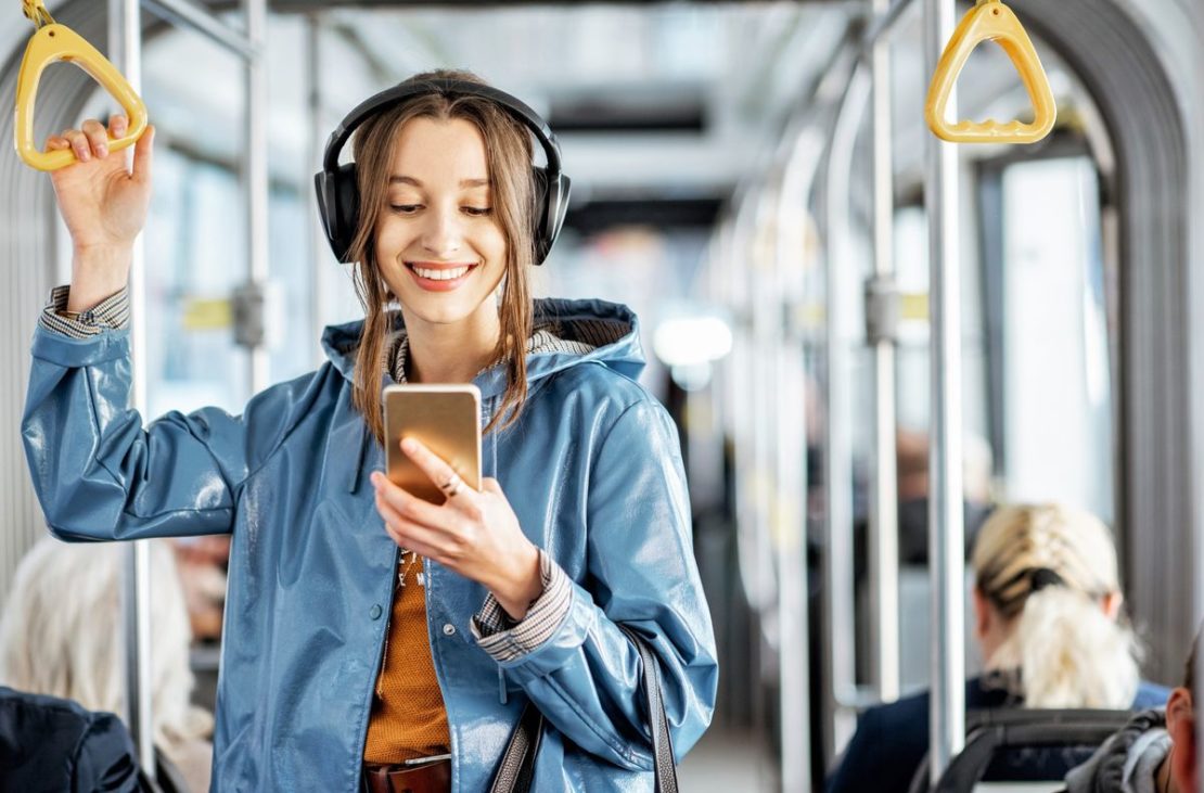 6 Easy Ways to Pass Time on Public Transportation