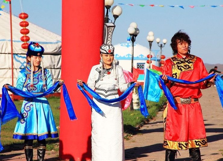 6 Unusual Ways to Greet People Around the World