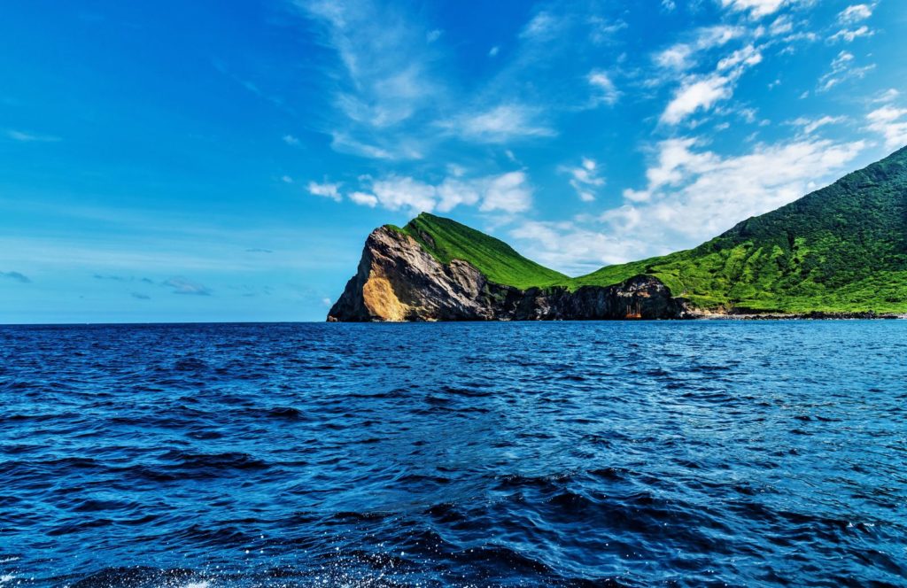 12 Cool Naturally-Shaped Islands Around the World